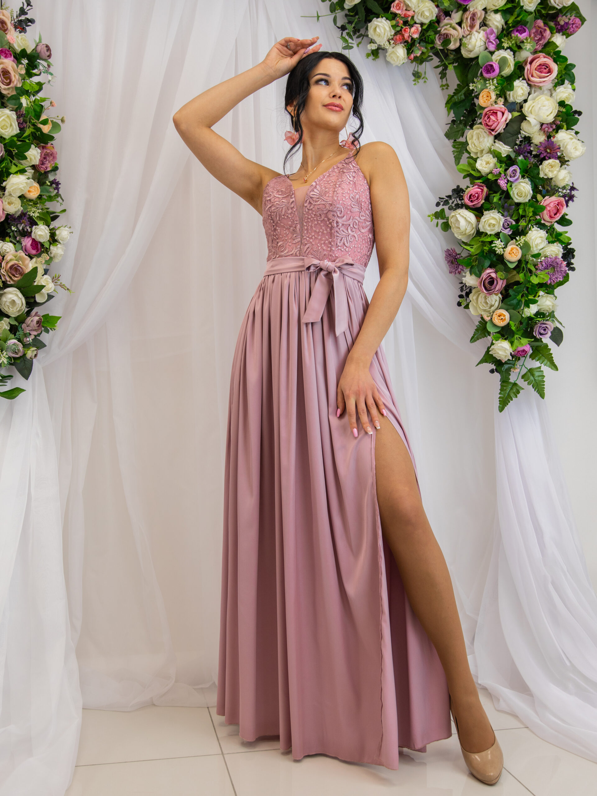 Vakarkleita ar zīda svārkiem - Glamour Style